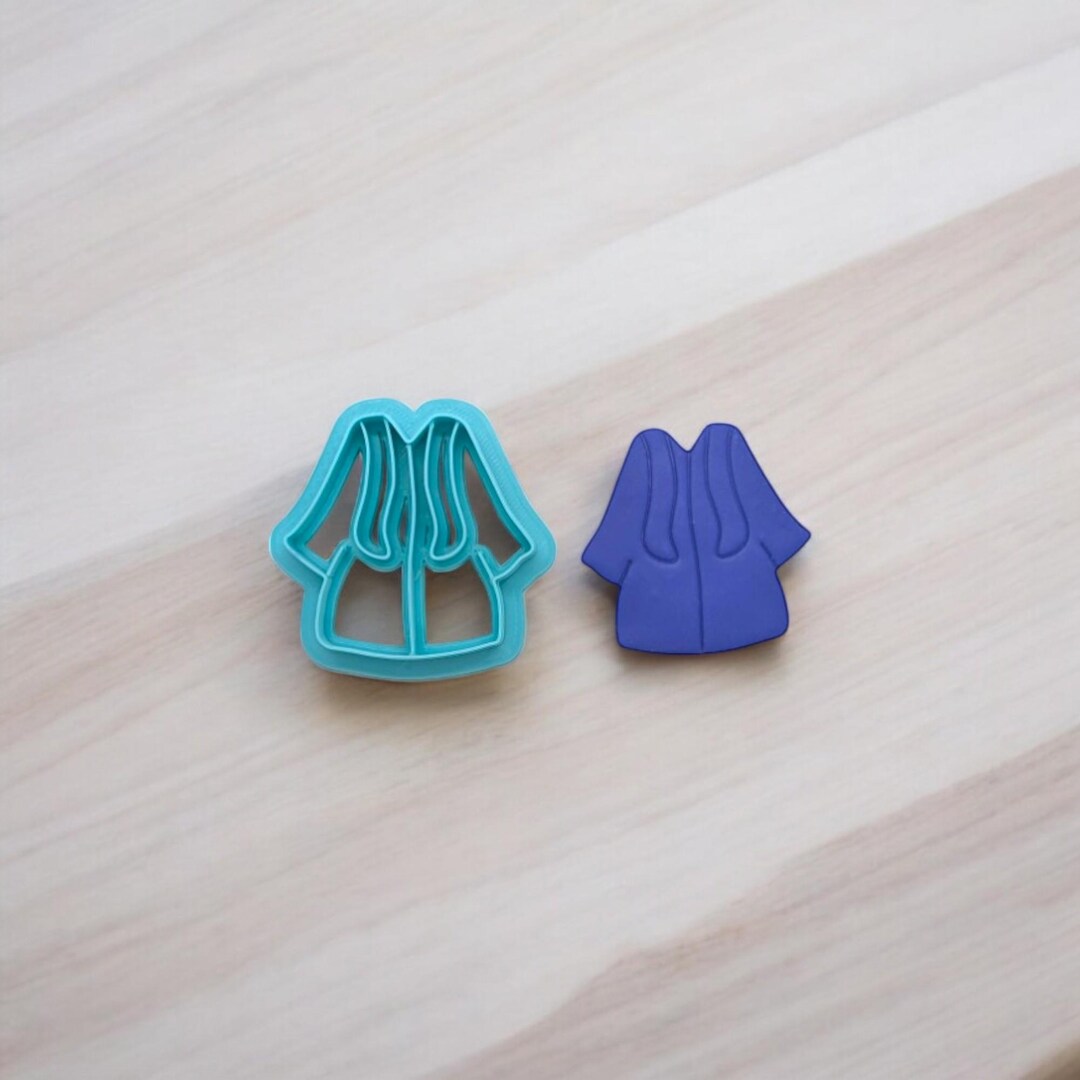 Graduation Gown Robe Cookie Cutter: Ideal for Cookies, Ceramics ...