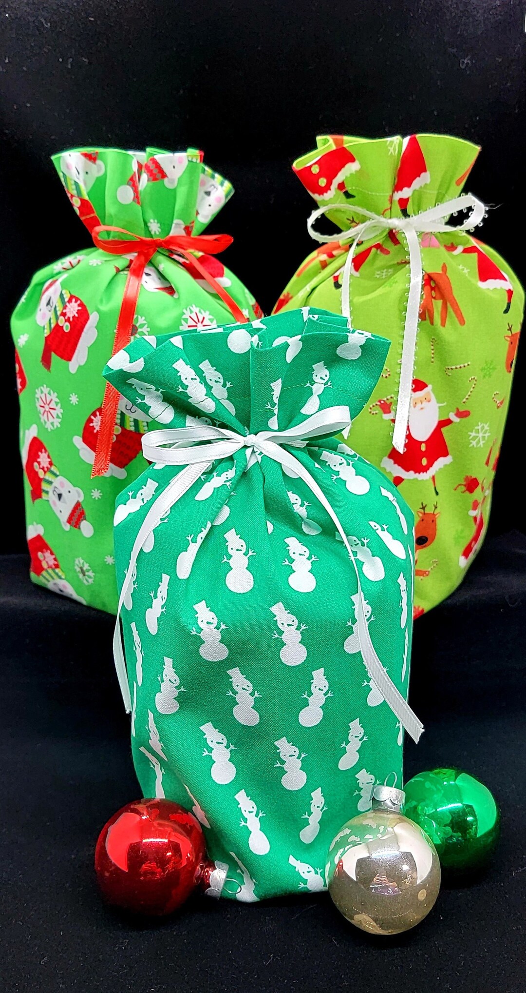 Christmas Gift Bags, Holiday Gift Bags, Assorted Prints / Santa N ...