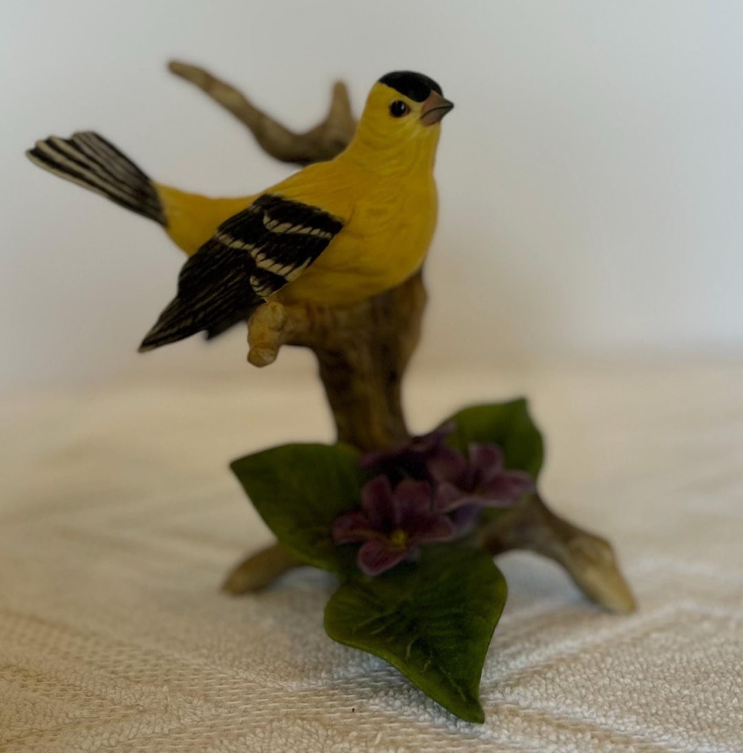 BOEHM Vintage Porcelain GOLDFINCH With Violets (#40326) Bird Figurine ...