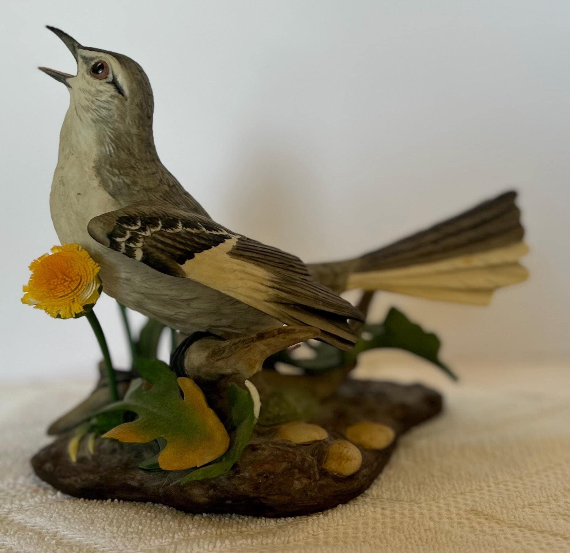 BOEHM Vintage Porcelain MOCKINGBIRD (#40203) Figurine With Yellow ...