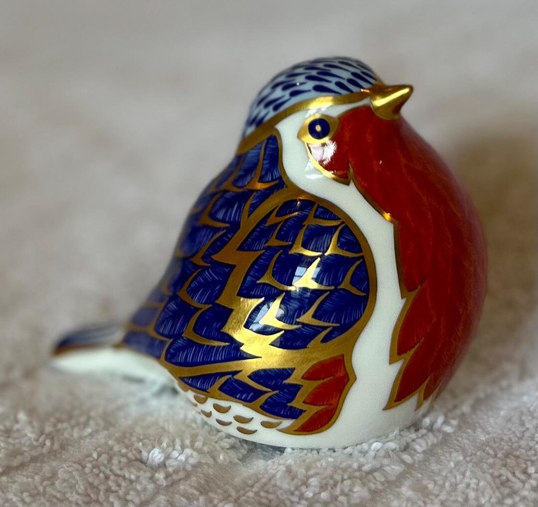 ROYAL CROWN DERBY "robin" Paperweight is Exquisitely Hand-painted Using ...