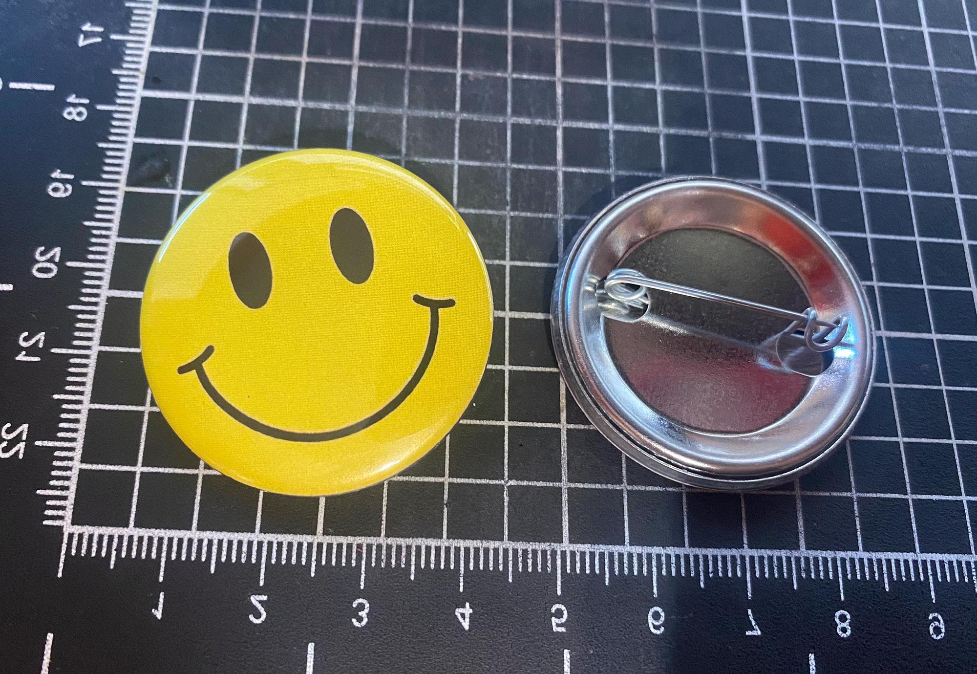 Classic Smiley Face Pin - Pinback Button or Magnet 1 Inch, 1.5 or 2.25 ...