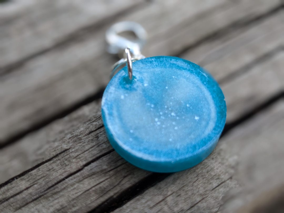 Resin Circle Key-chains Blue, Green, and White - Etsy