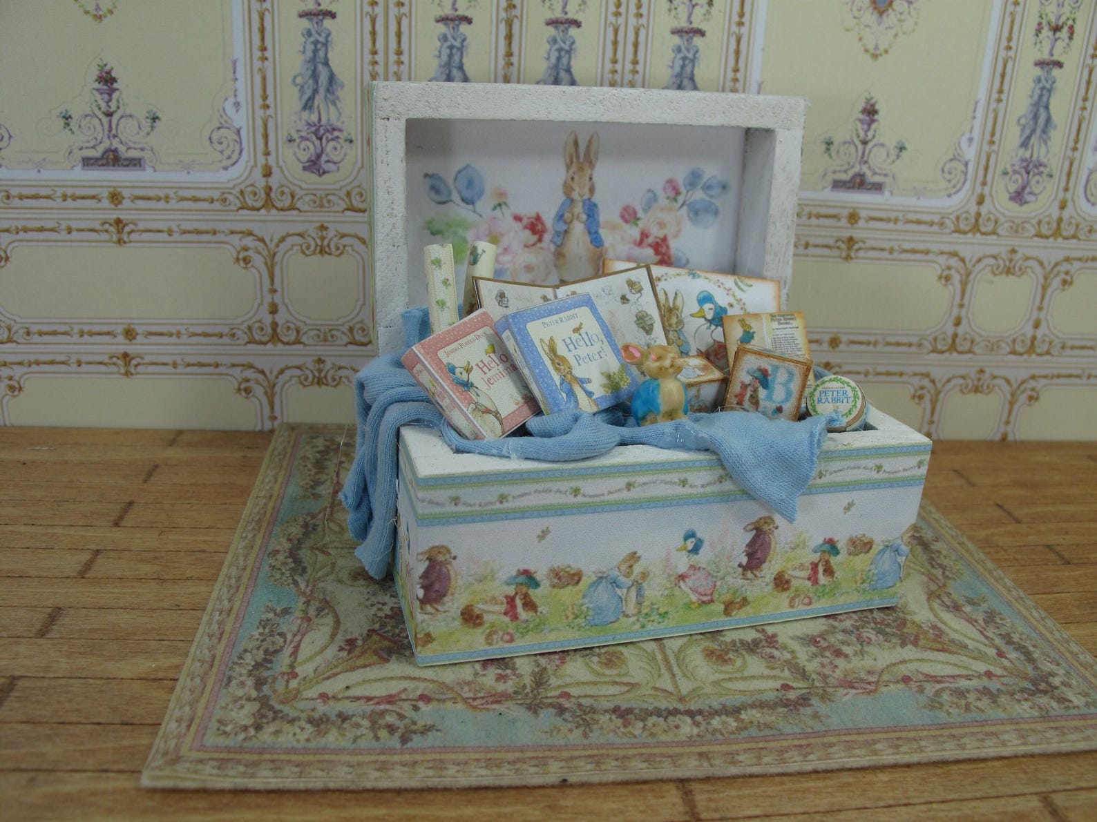 Gaël Dollhouse Miniature Full Peter Rabbit Trunk , Books Petter Rabbit ...