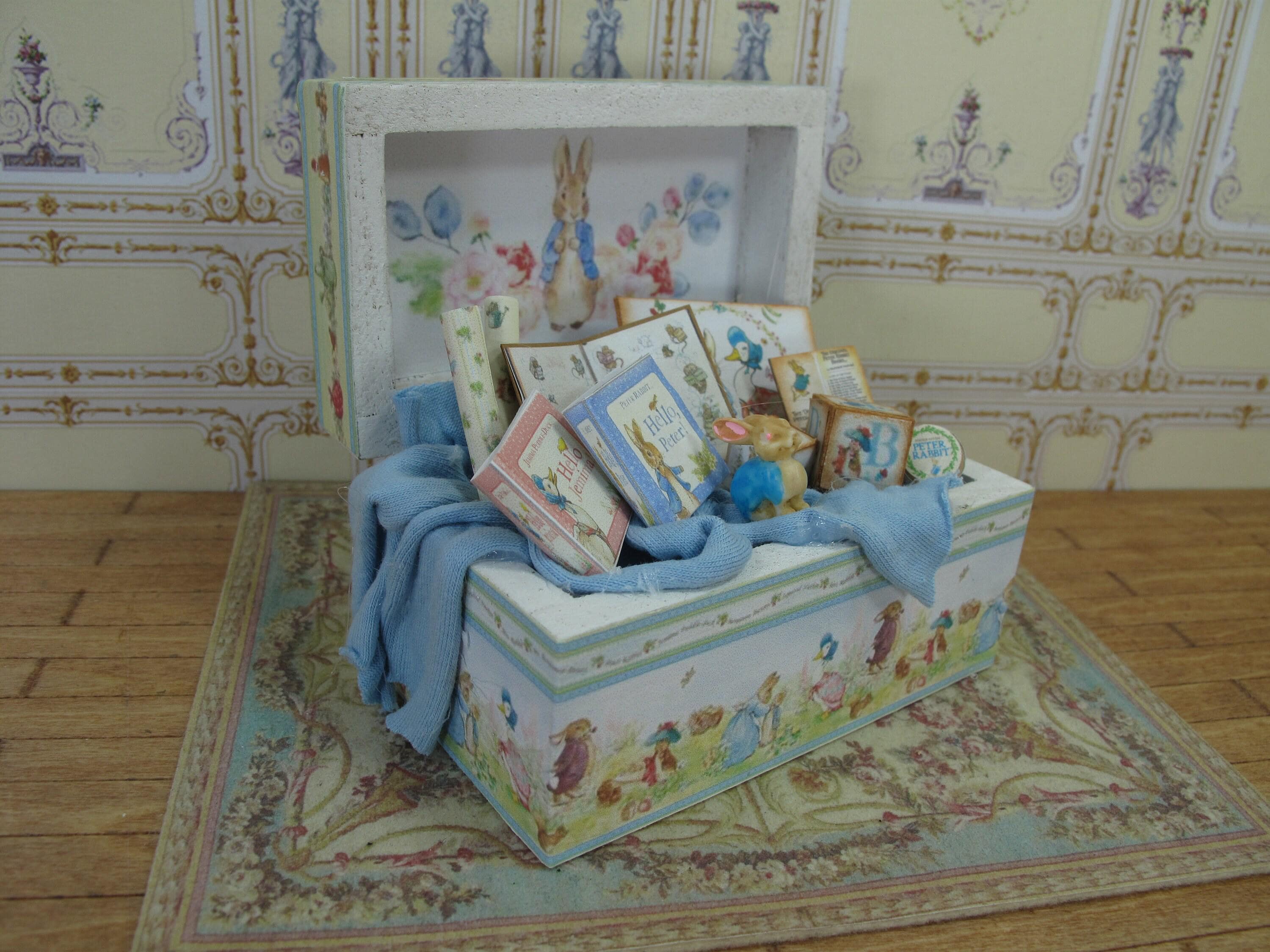 Gaël Dollhouse Miniature Full Peter Rabbit Trunk , Books Petter Rabbit ...