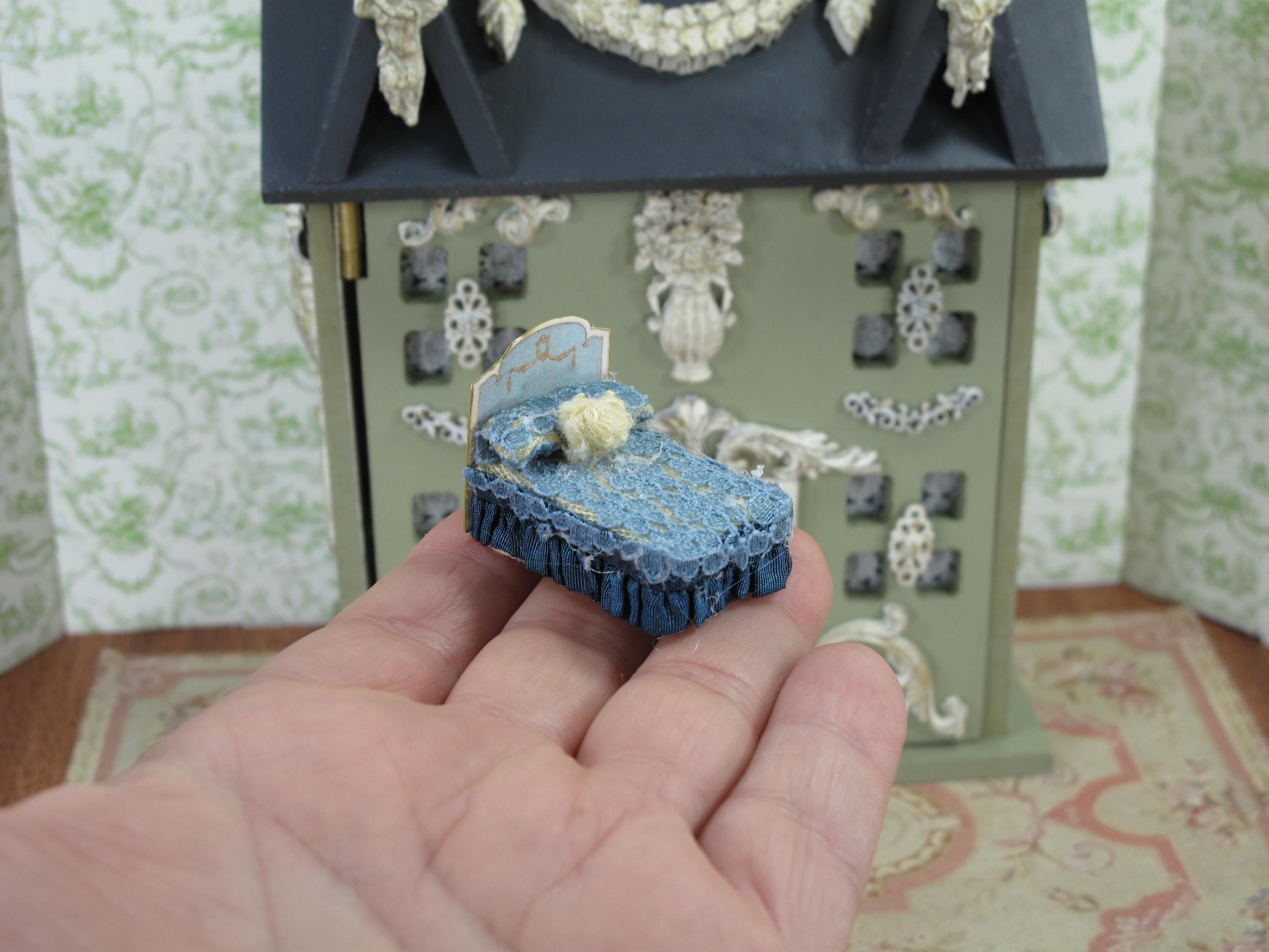 Miniature 1/4 1:48 48th 1/48 Quarter Scale Shabby Chic Armoire Bed ...