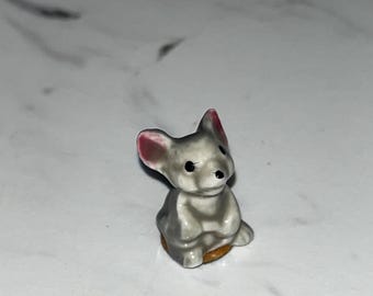 Miniature Hagen Renaker Mouse Figurine, Sitting, Holding Tail, Vintage ...