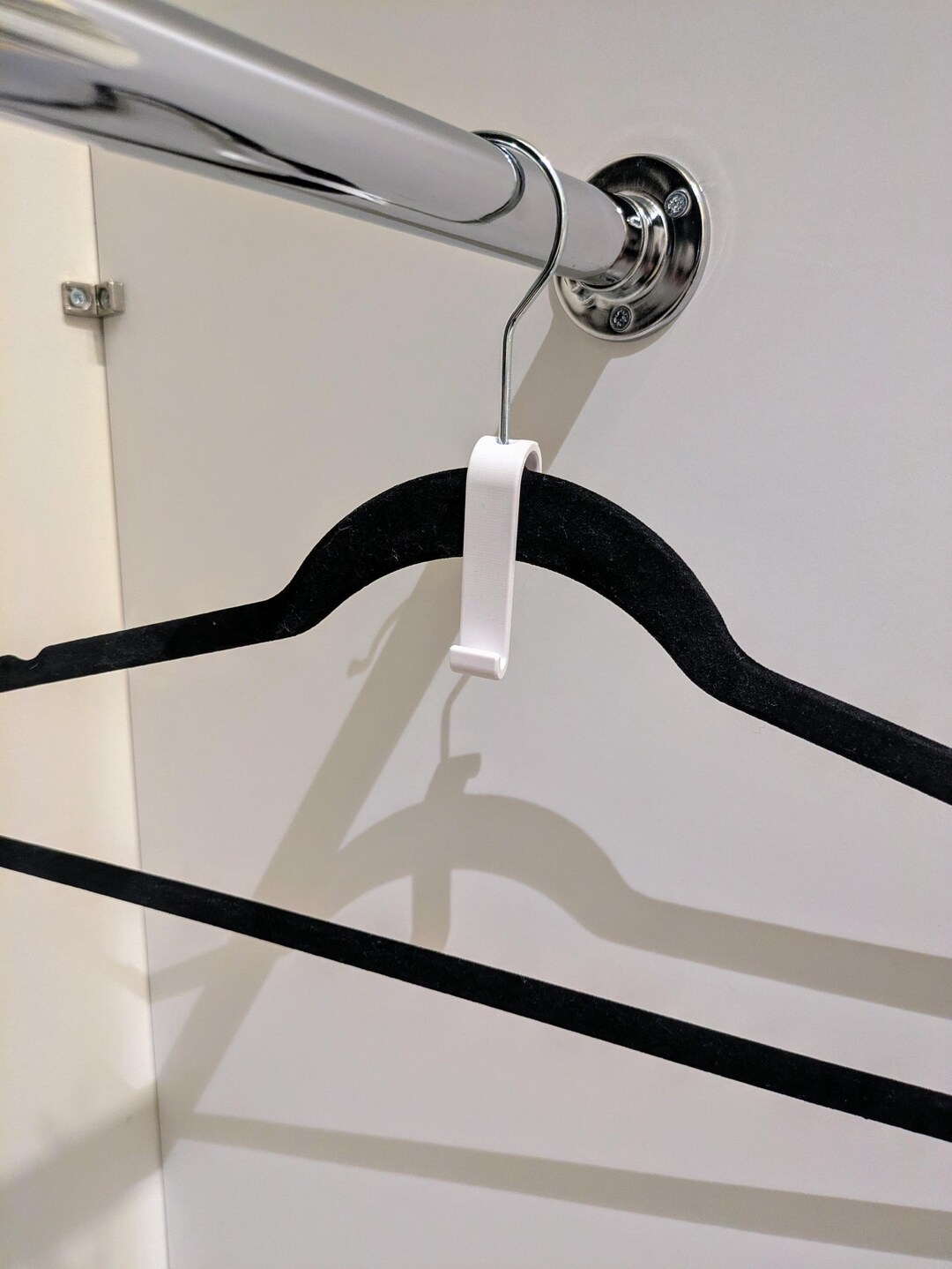 Space-saving Hanger Connectors for Wardrobe Organization Optimize ...