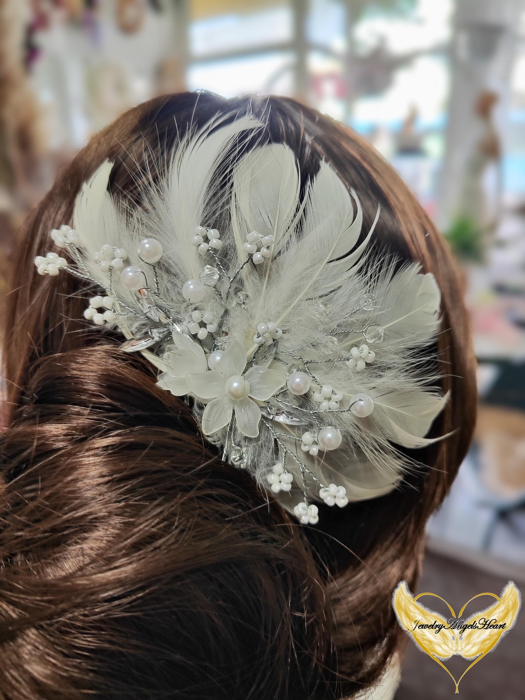Wedding Comb With Feathers, Elegant Hair Decoration. Decorative Bridal ...