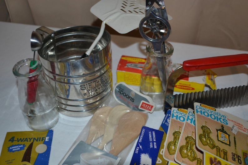 Vintage Kitchen Utensils Goods Farmhouse Kitsch Retro Country Core ...