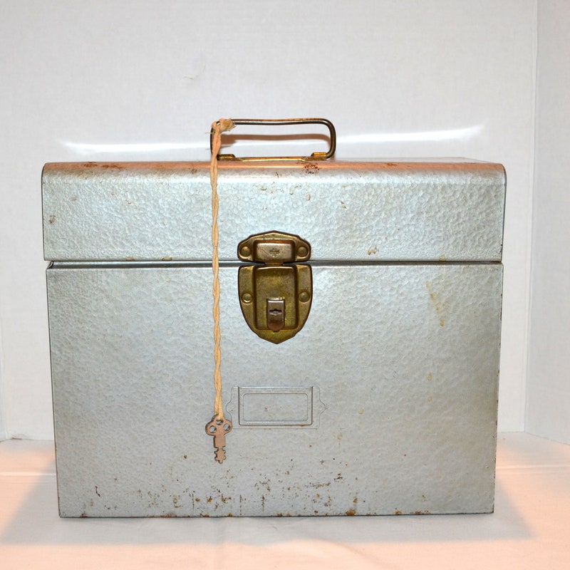 Metal Gift Box - 60+ Gift Ideas for 2024