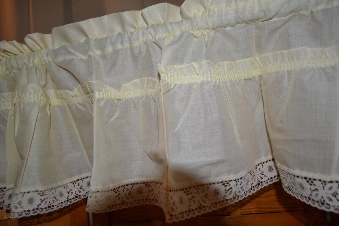 Vintage Valance Kitsch Dixie Soft Yellow With Flower Power - Etsy