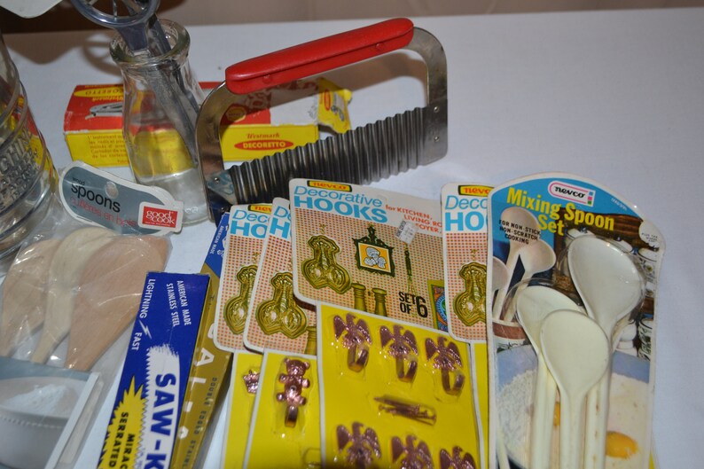 Vintage Kitchen Utensils Goods Farmhouse Kitsch Retro Country Core ...