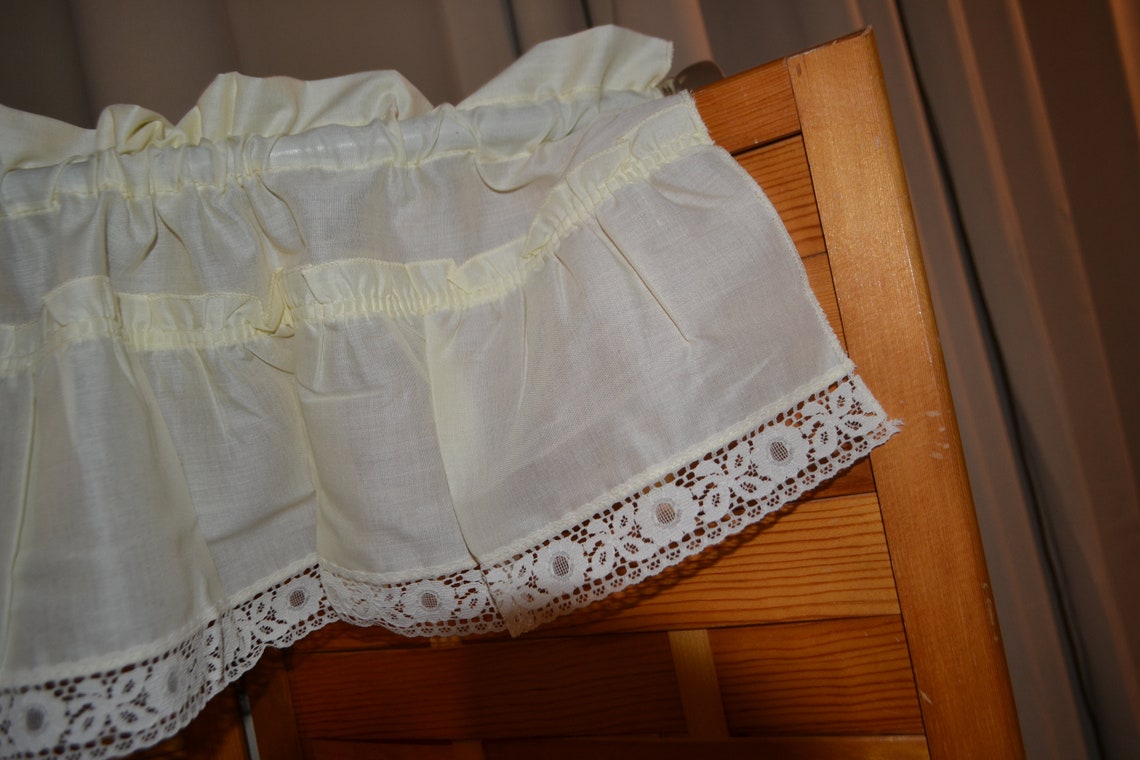 Vintage Valance Kitsch Dixie Soft Yellow With Flower Power - Etsy