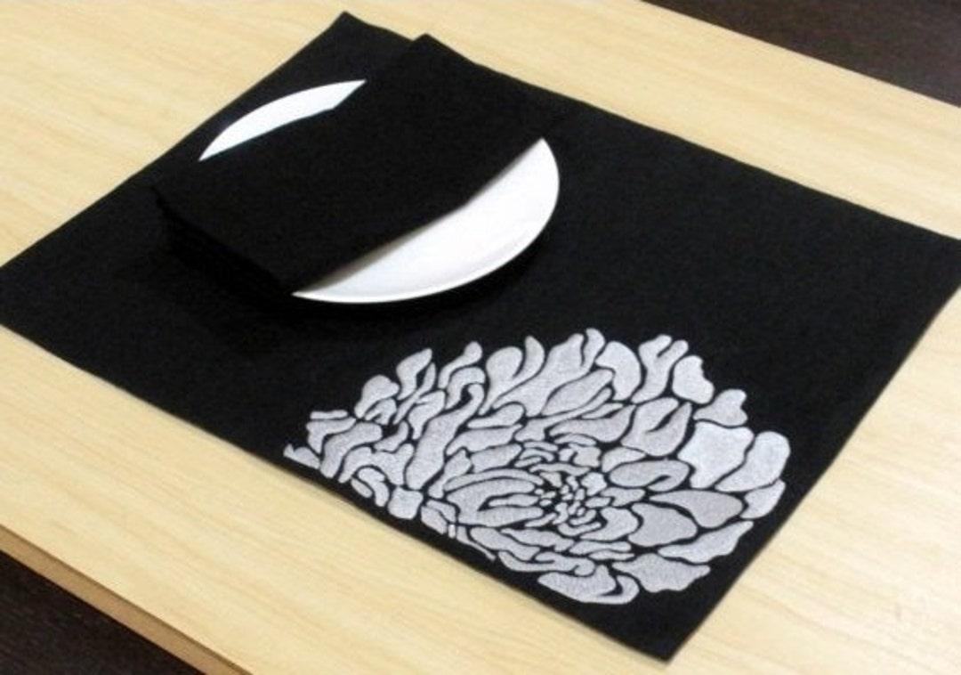 Sets de table noirs brodés, sets de table en tissu de lin, sets de ...