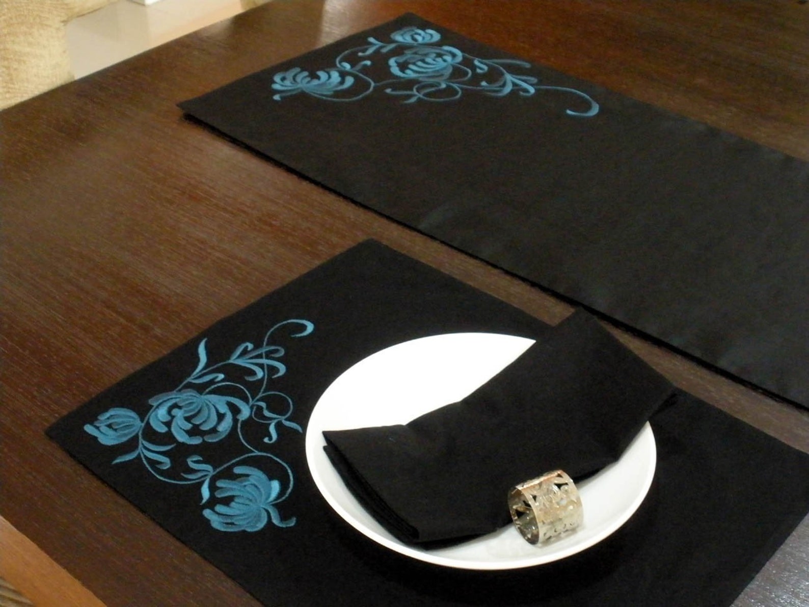 Black Linen Table Runner Embroidered Floral Table Runner - Etsy