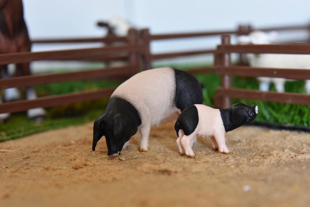 Saddleback Pig Set | Sow and Piglet | Black and Pink Pigs | Farm ...