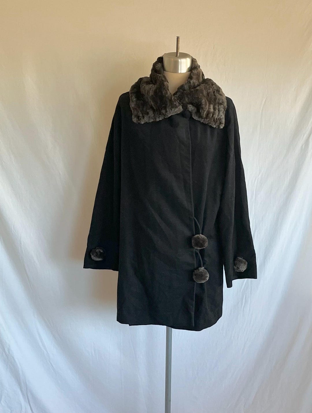 Vintage 1920s Wool Cocoon Coat With Fur Collar & Fur Ball Buttons - Etsy