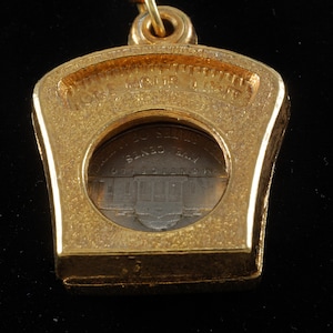 Vintage Keychain Parking Meter Charm Holds a Nickel Gold Tone Metal Key ...