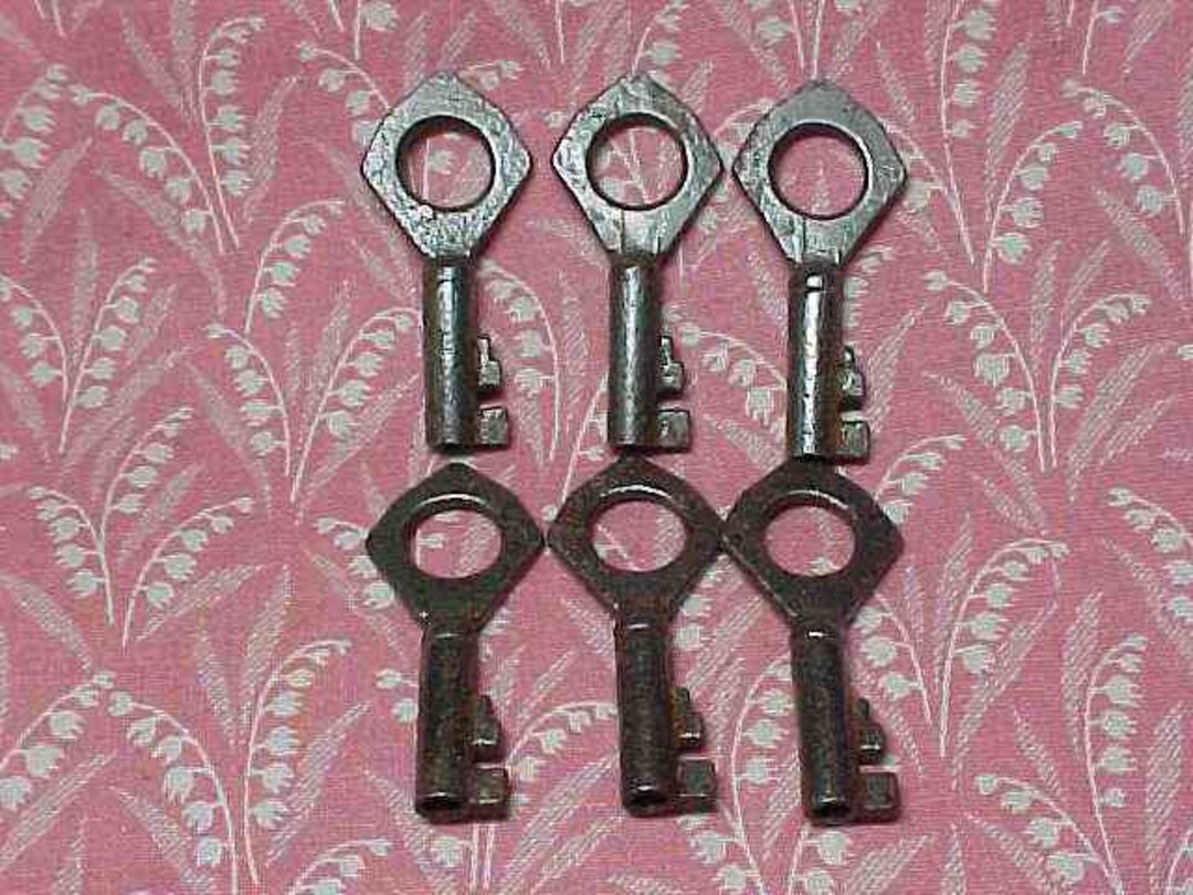 6 Vintage Small Steel Keys Pointed Top Lock Keys - Etsy