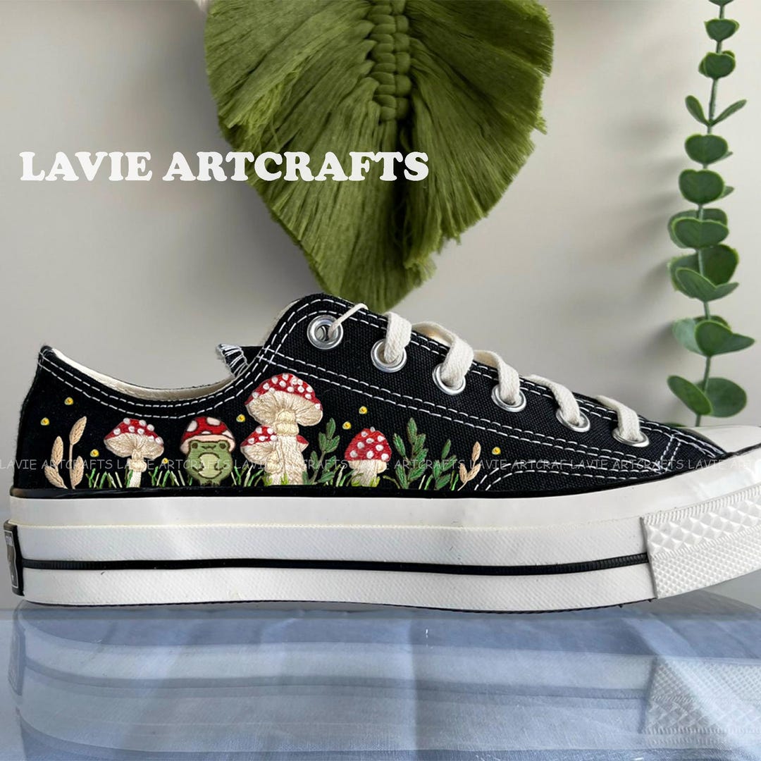 Custom Converse Chuck Taylor Mushrooms, Custom Frog and Mushroom ...