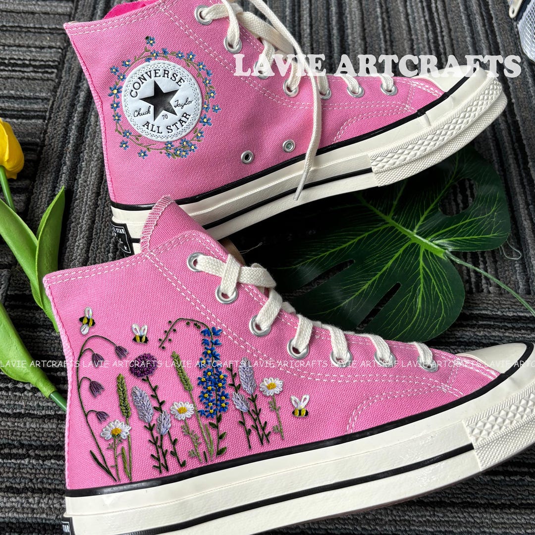 Embroidered Converse: Lavender, Daisy, Hydrangea Floral Design - Etsy