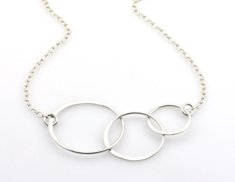 Three Interlinked Circles Necklace - Etsy