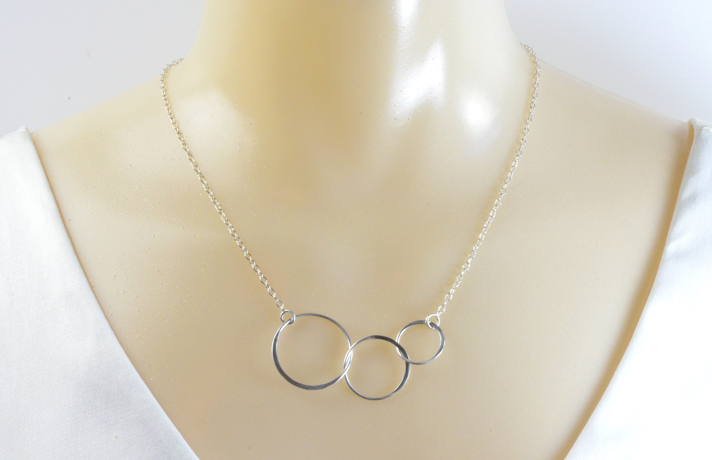 Three Interlinked Circles Necklace - Etsy