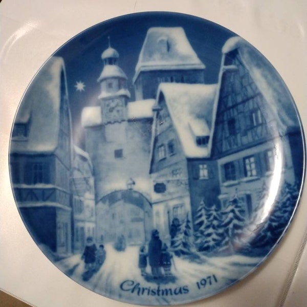 Berlin Design Plate - Etsy