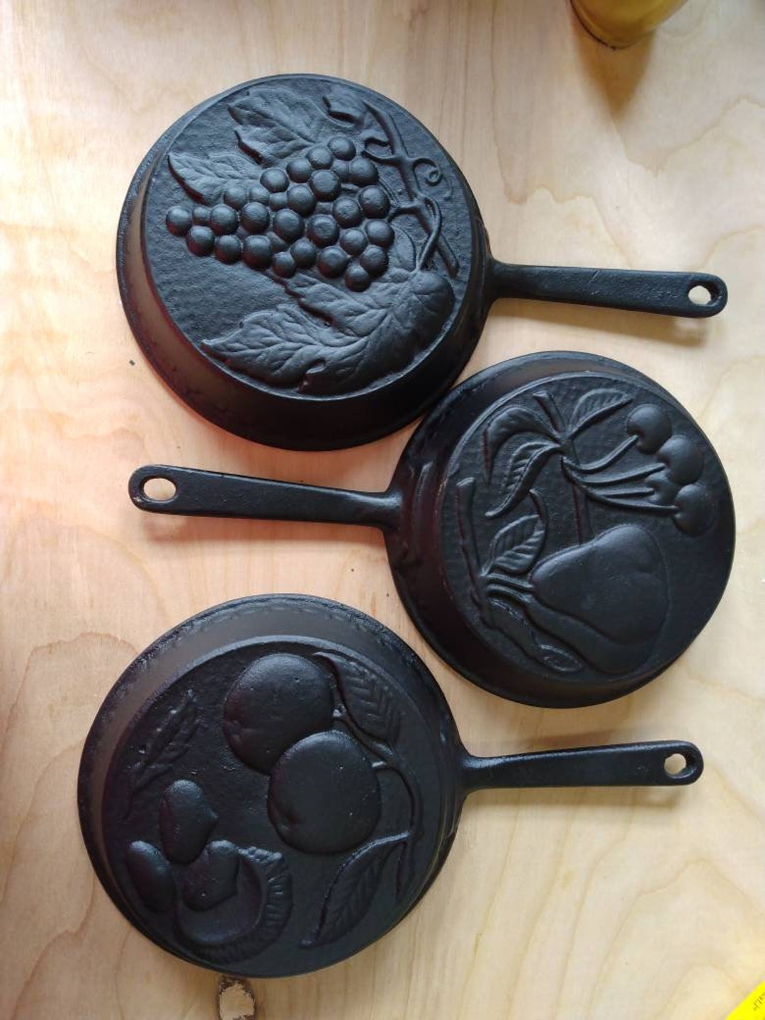 Vintage Aluminum Frying Pan Wall Hanging Plaques Set of Three ...