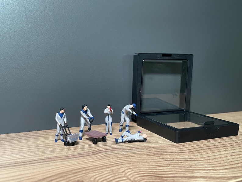 1/64 Scale Mechanic Figure Set - Hotwheels Garage Diorama Figurines - Etsy