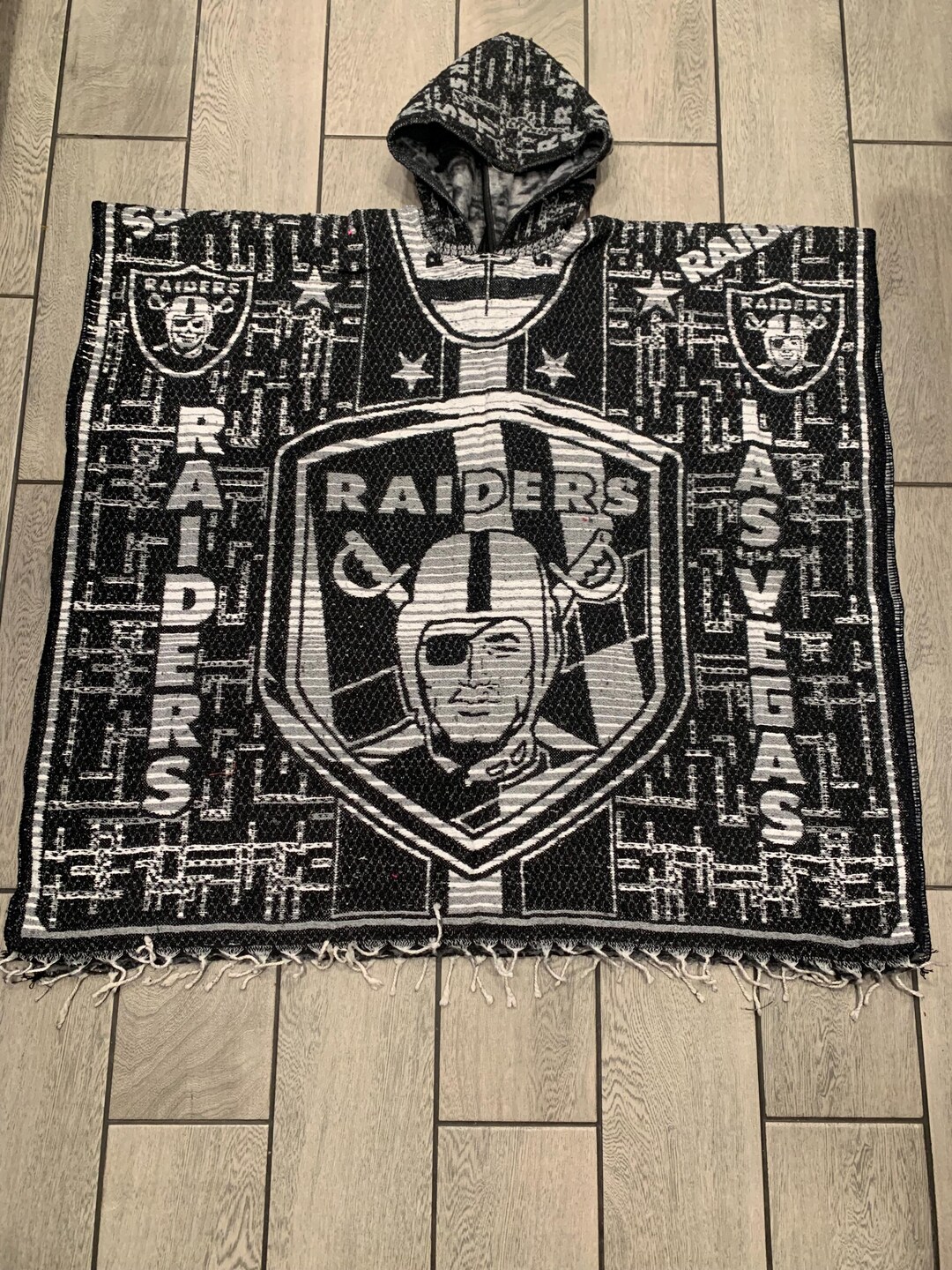 Los Vegas Raiders Poncho With Hoodie. Super Warm and Thick. One Size ...