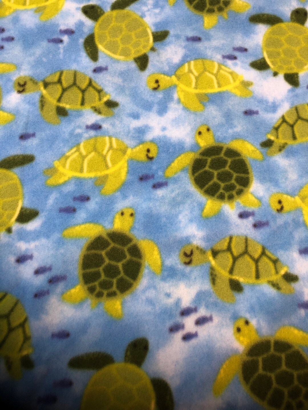 Ratoob Happy Green Turtles and Little Blue Fish in the Peaceful Blue ...