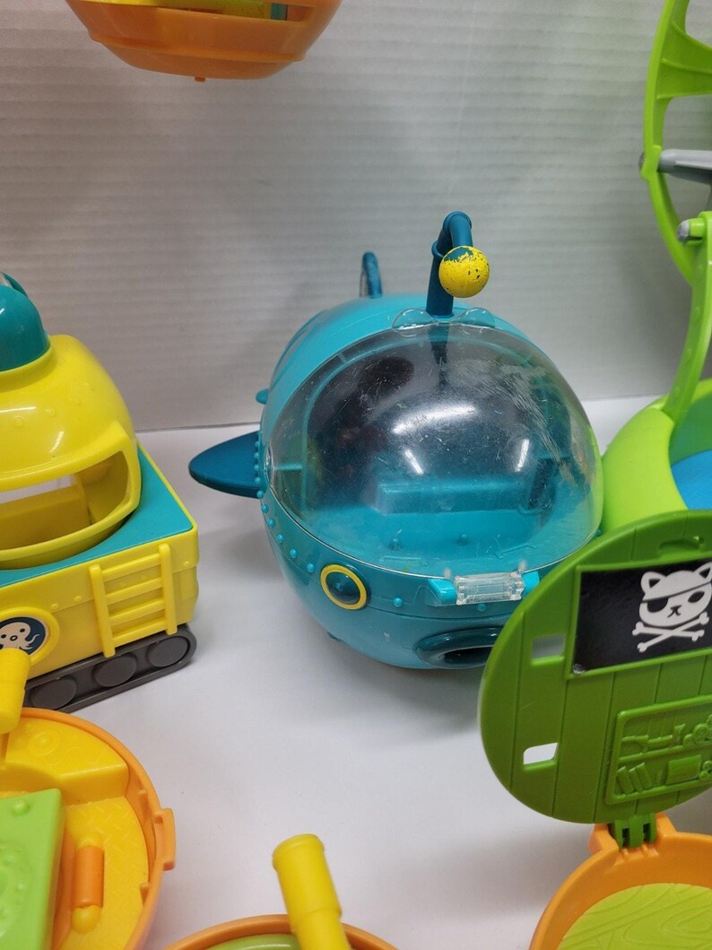 Huge Octonauts Lot Octopod Octolab Gup A X Max Suit on the Go Pods ...