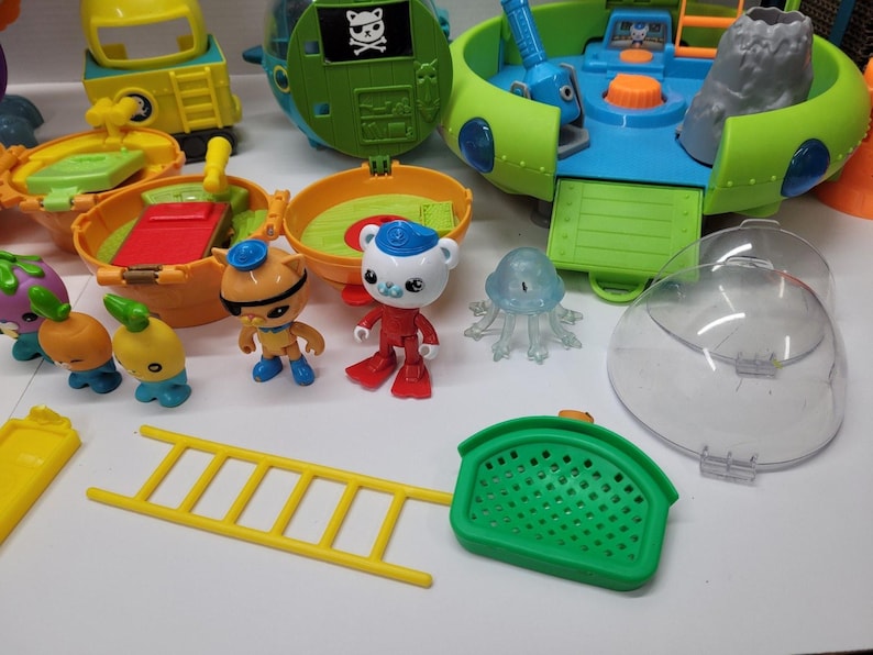 Huge Octonauts Lot Octopod Octolab Gup A X Max Suit on the Go Pods ...