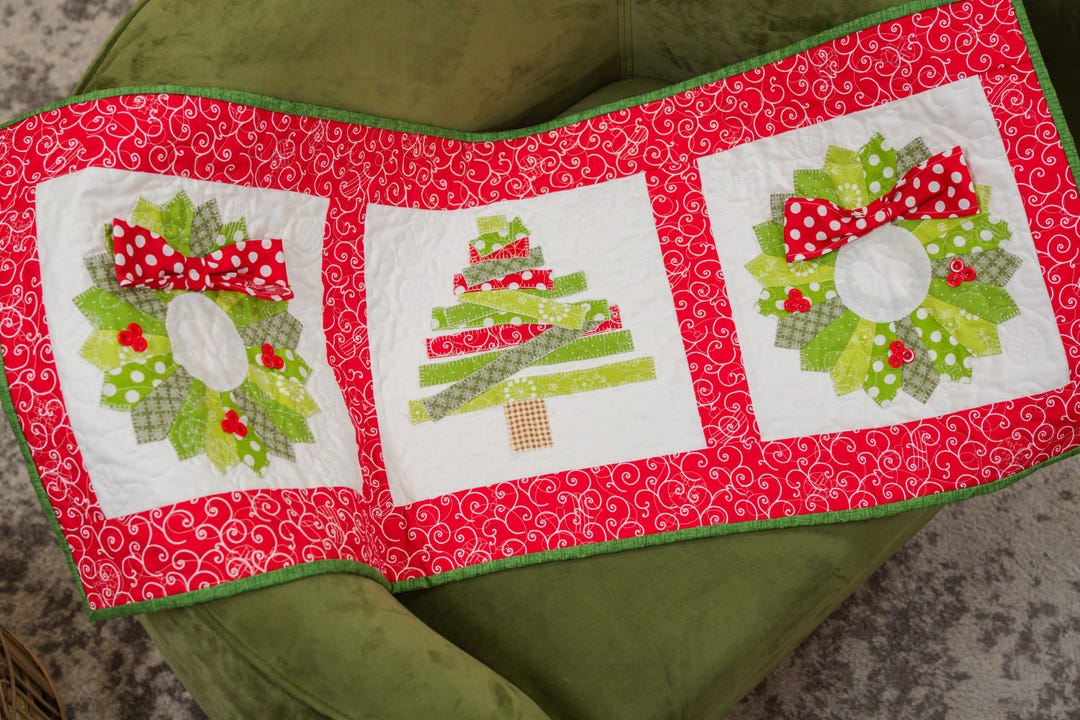 Dresden Wreath Table Runner (downloadable Pattern) - Etsy