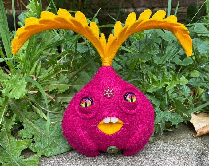 Bucktooth Budling Uncanimal Sapling Sprout Mini Plush (raspberry ...