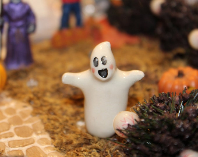 Ceramic Ghost OH MY, Its a GHOST Boo Terrarium Miniature Glazed Pottery ...