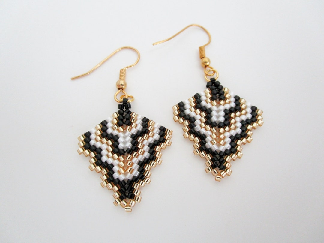 Beaded Arrowhead Earrings in Gold, Black and White / Seed Bead Jewelry ...