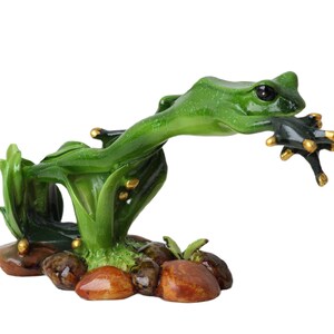 Realistic Frog Figurine Statue / Modern Frog Sculpture / Frog Statue ...