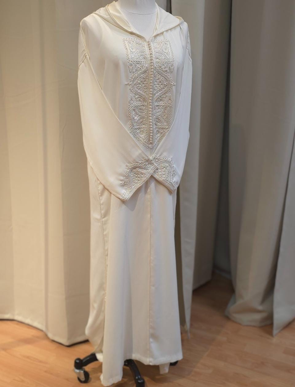 Jellaba Sotra Embroidered With Silk Threads, Moroccan Dress, Jellaba ...