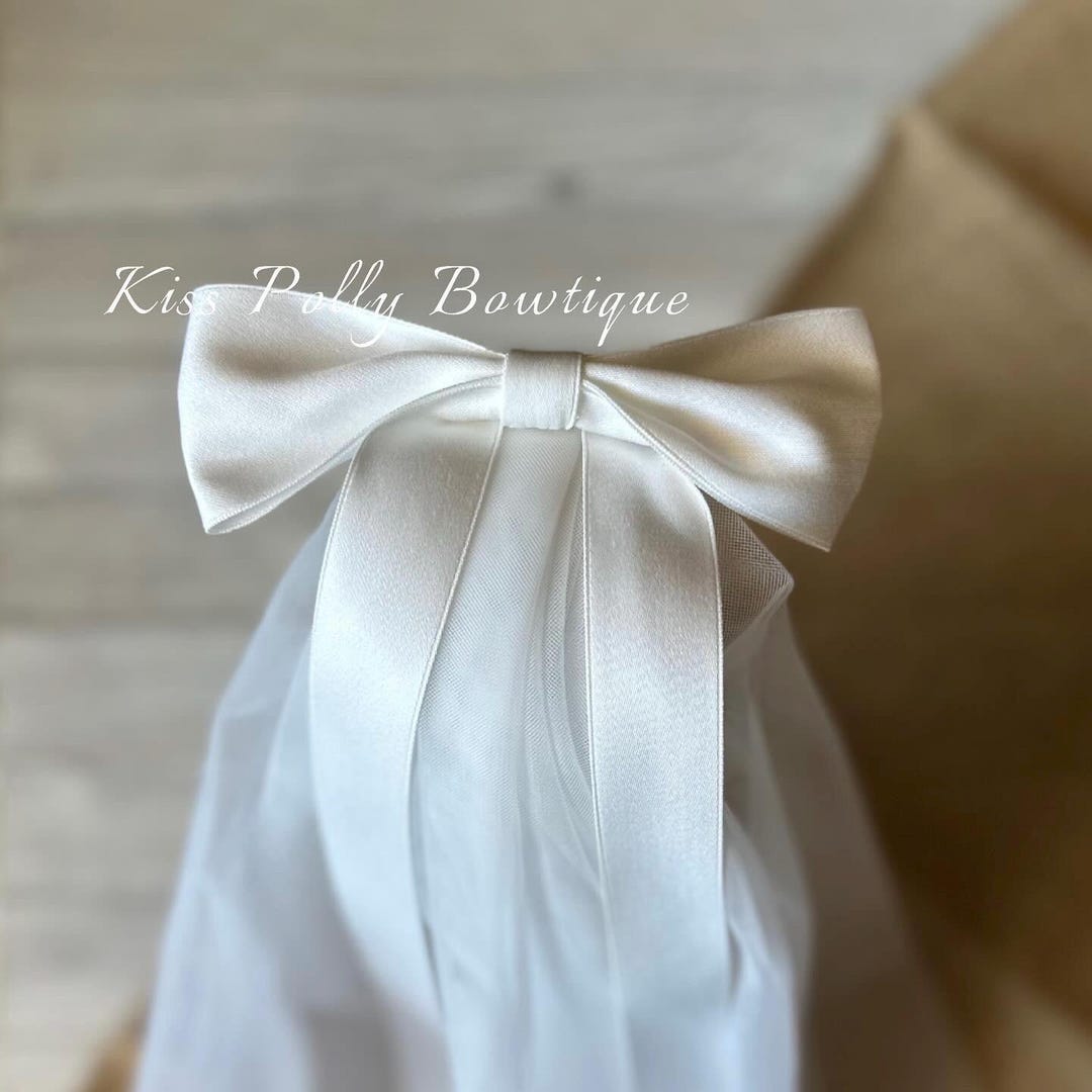 Classic Short Bridal Tulle Veil | Shoulder Length Satin Ribbon Bow ...
