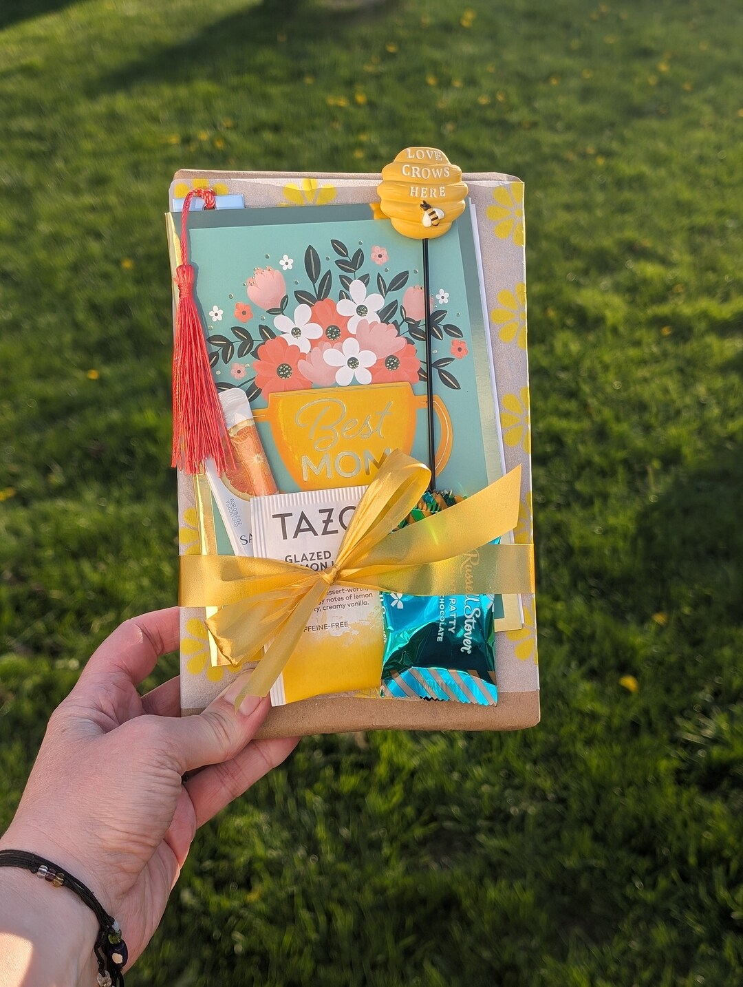 Surprise Book - MOM BOOK - Blind Date With a Book - Mother's Day Gift ...