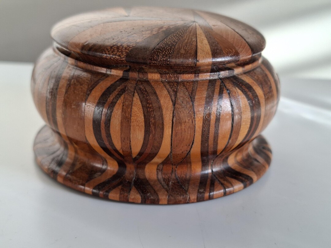 Magnificent Antique Wooden Treen Box Beautiful Inlaid Design Inside and ...