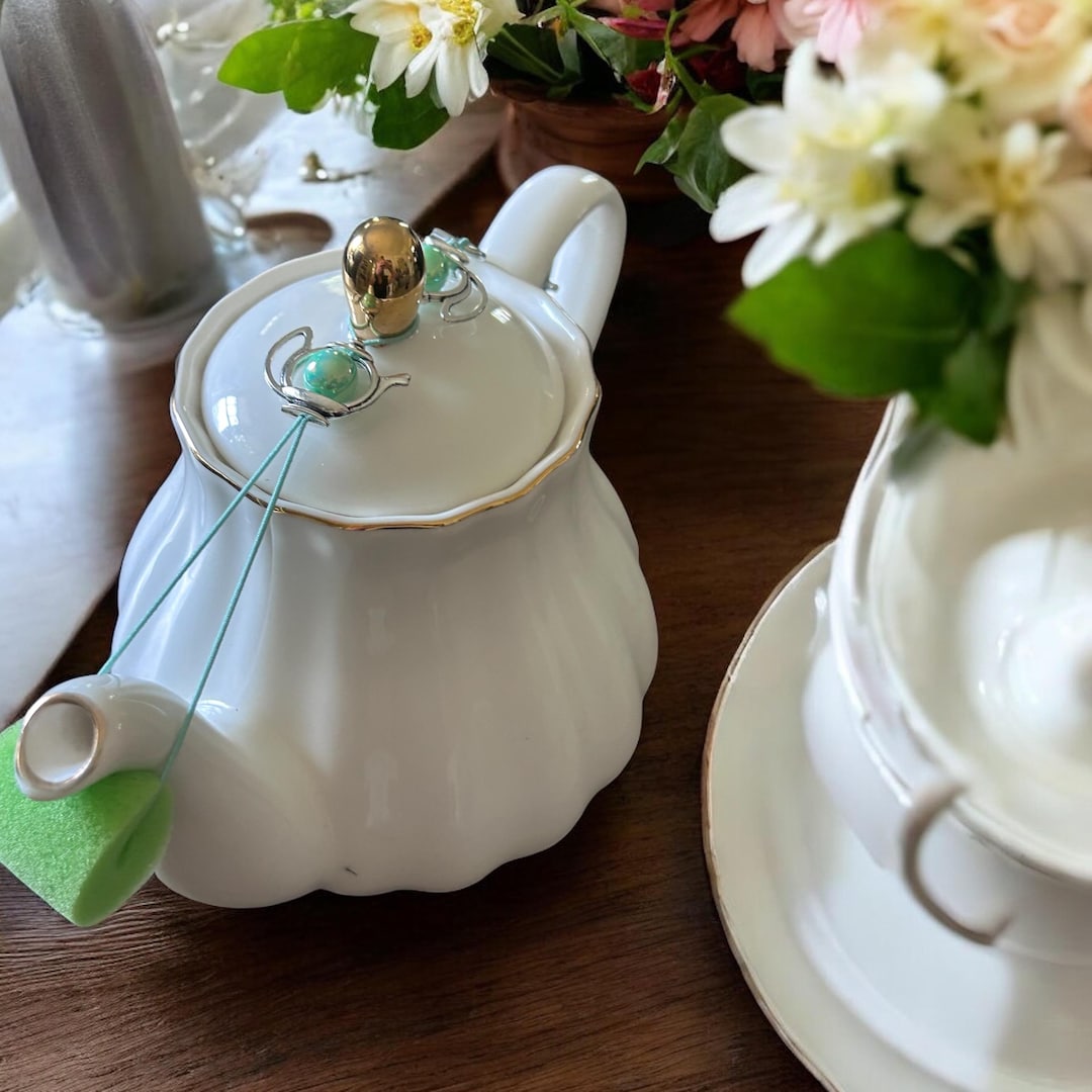 SILVER TEAPOTS VI Teapot Drip-catcher and Lid Holder (with Clasp ...