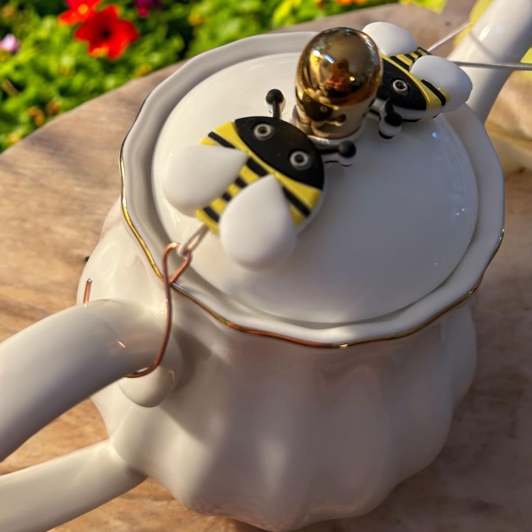 ROUND BUMBLEBEE Teapot Drip-catcher and Lid Holder (with Clasp) - Etsy