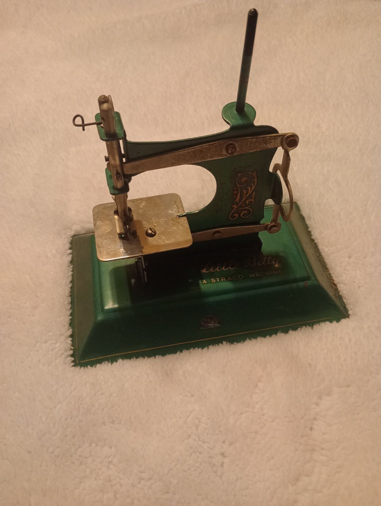 1960's Little Sewer, Sewing Machine - Etsy
