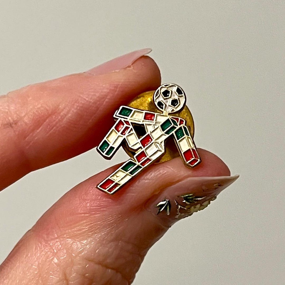 Vintage 1990 FIFA Italy Mascot Ciao World Cup Soccer Football Pin Badge ...