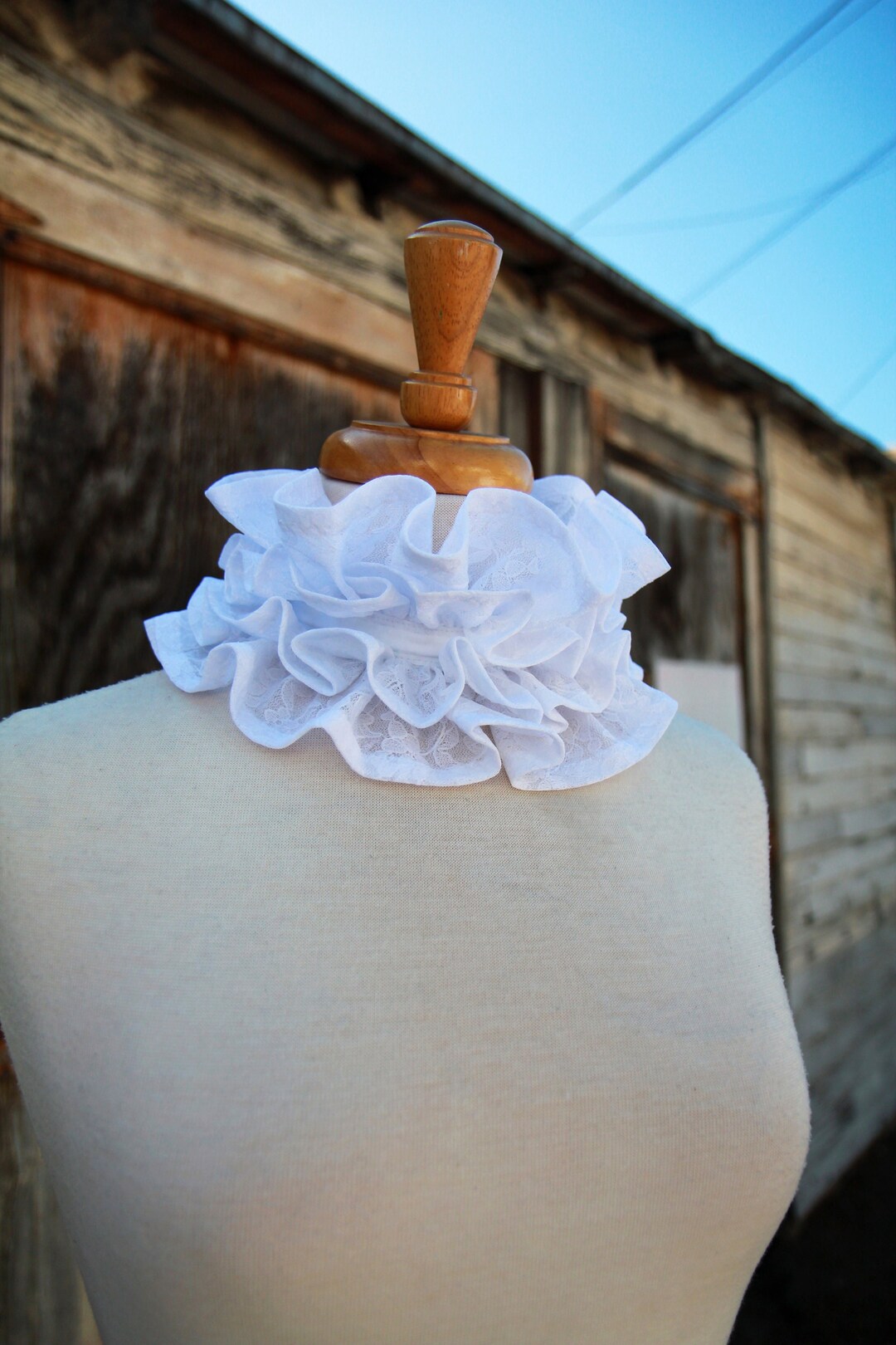 White Lace Neck Ruff - Statement Collar in Elizabethan, Edwardian, or ...