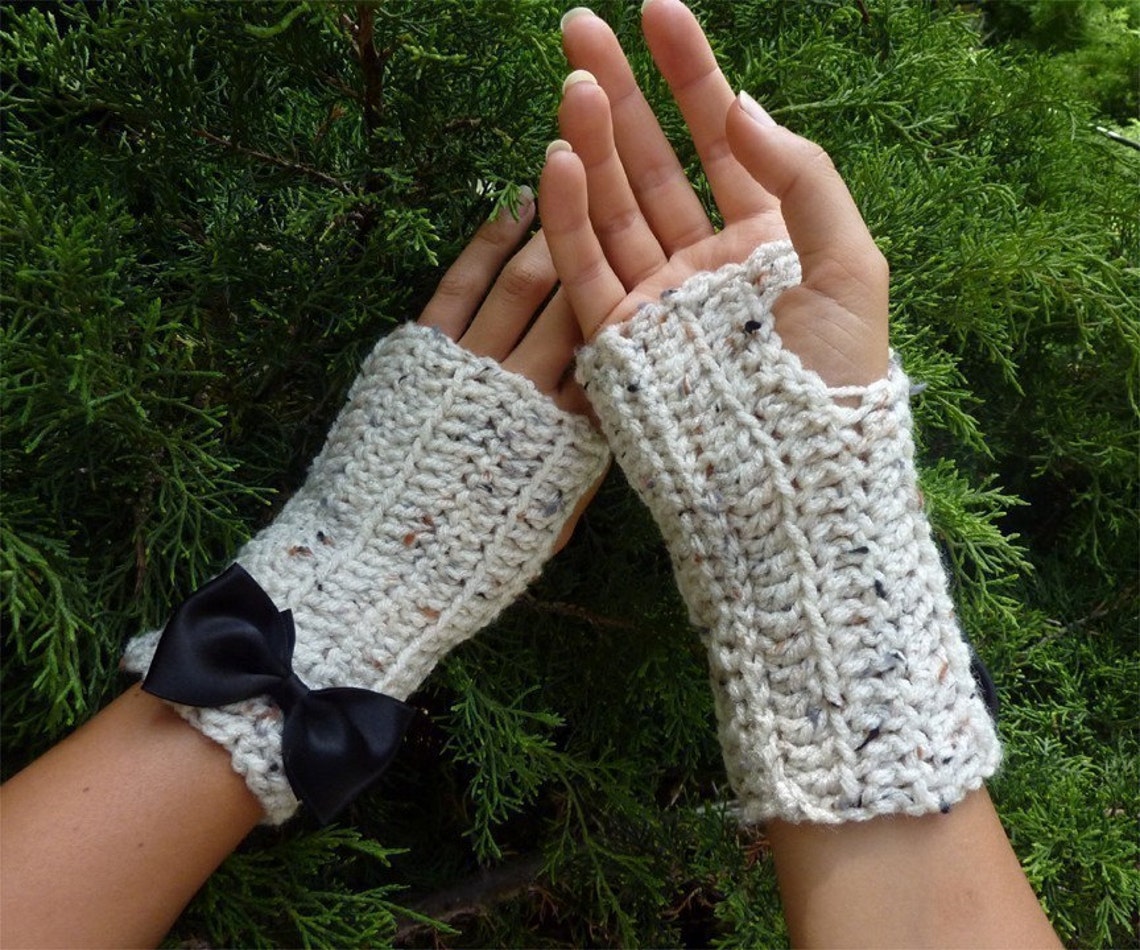 Oatmeal Fingerless Gloves by Mademoiselle Mermaid - Etsy